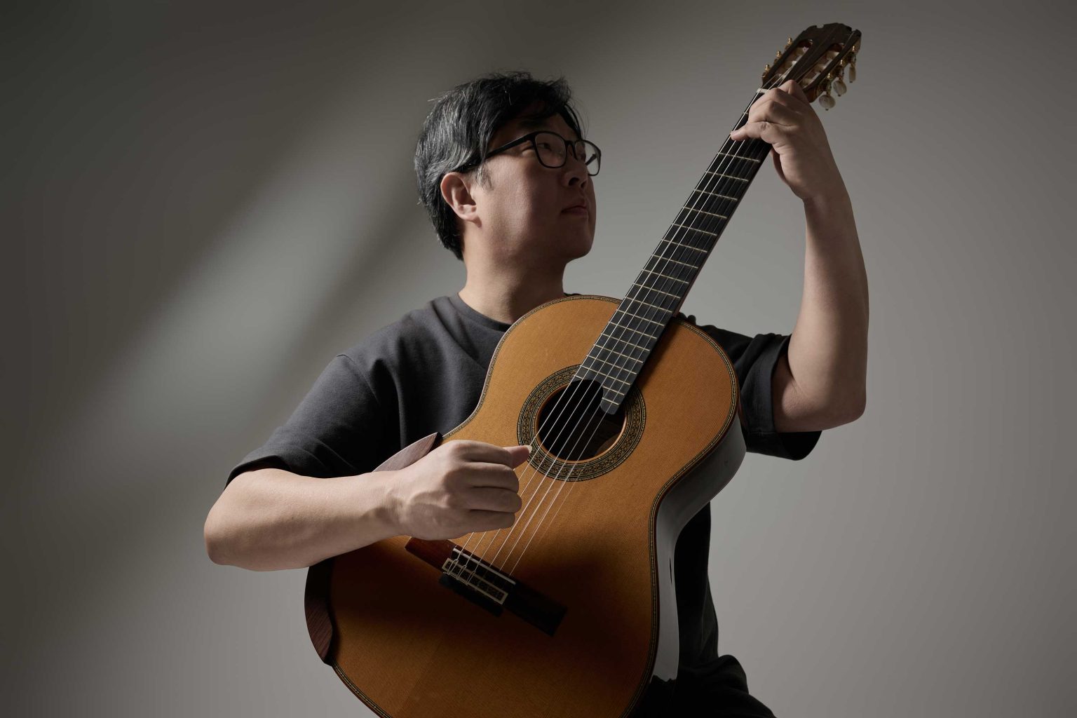 Ricardo Hwang – Guitarras Manuel Contreras